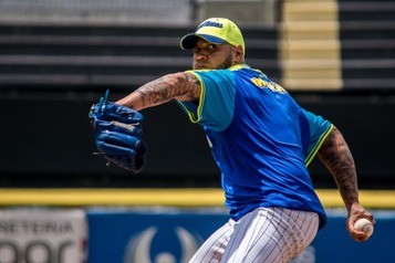 How to Throw a Sinker (11-Step Guide) - Baseball Coaching Lab